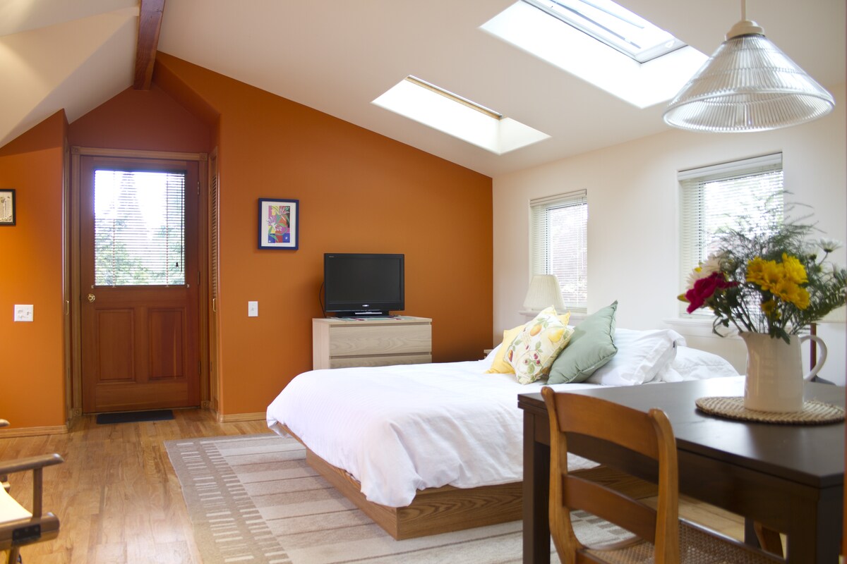 Bright, airy studio in the trees in Eugene