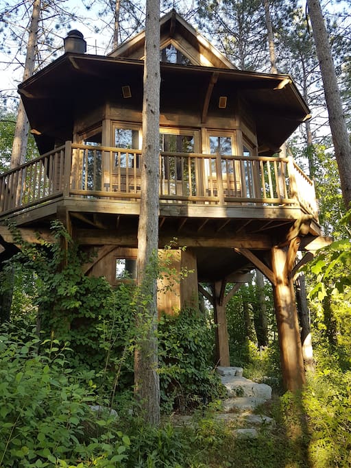 Heated Treehouse with all Amenities - Treehouses for Rent in Port Perry