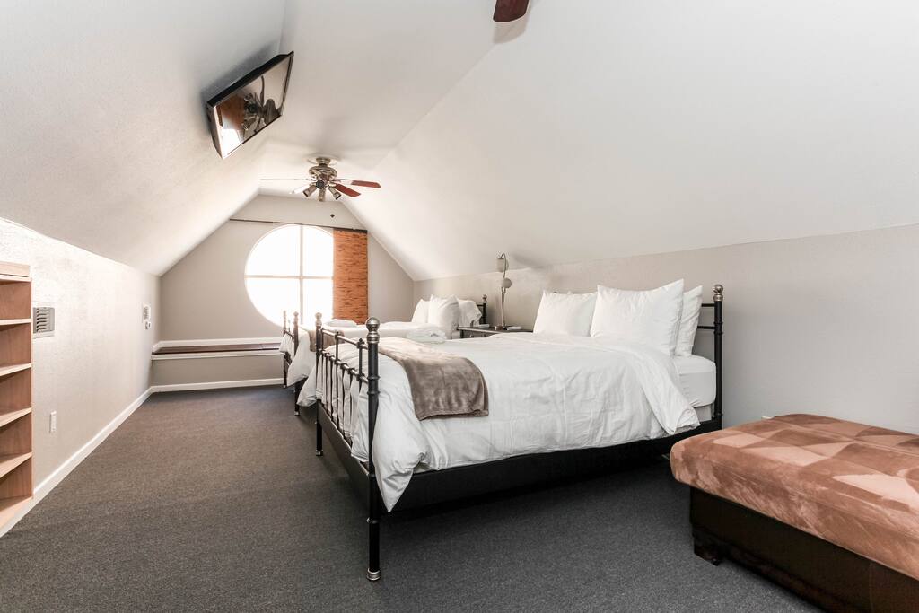 The Director's Suite in Downtown - Lofts for Rent in Austin