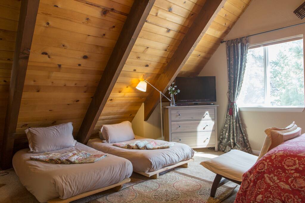 Peaceful chalet in Highland Woods - Cabins for Rent in South Lake Tahoe